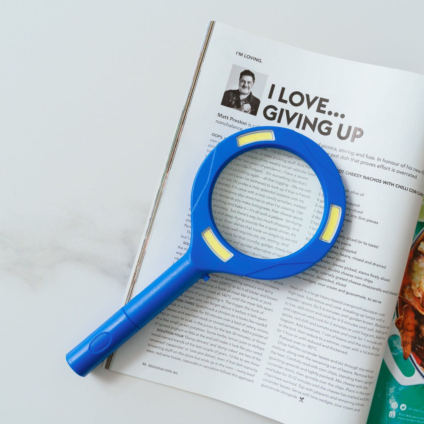 Brillar Light Up Magnifying Glass - Blue – Living Today